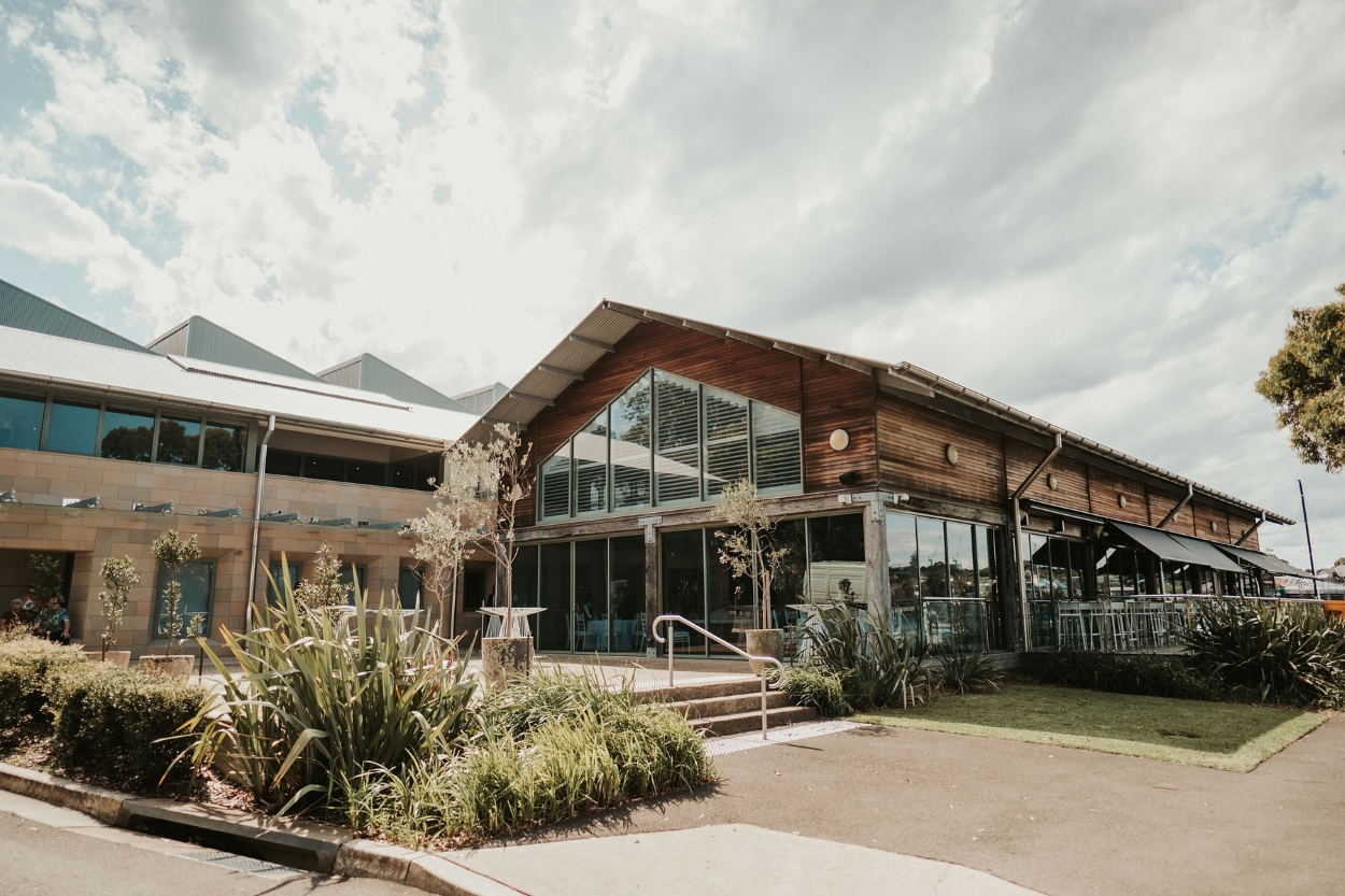 A LA CARTE — Alpha